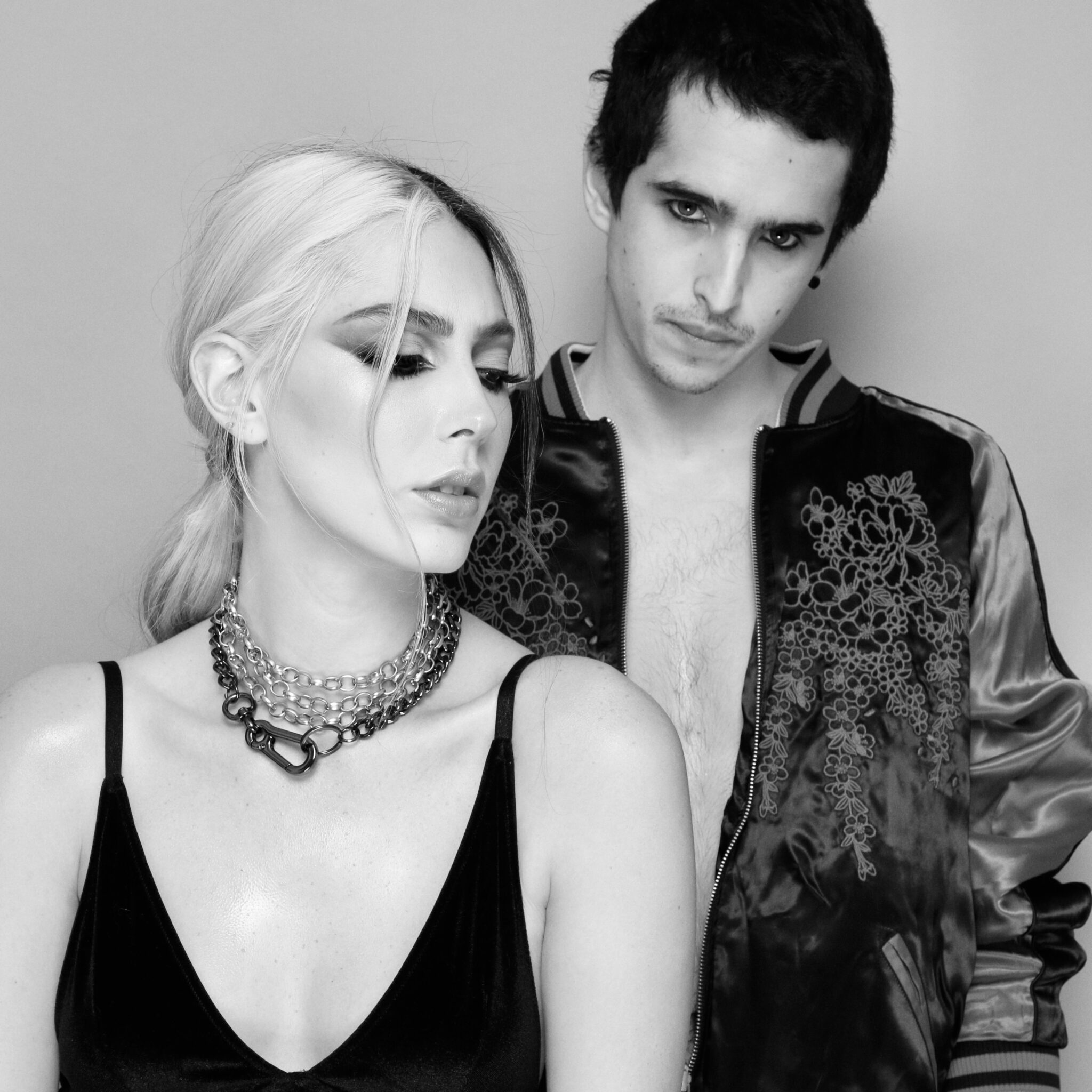 PLATA pisando fuerte... ahora con su sencillo "Mitología" - CHILANGO STYLE